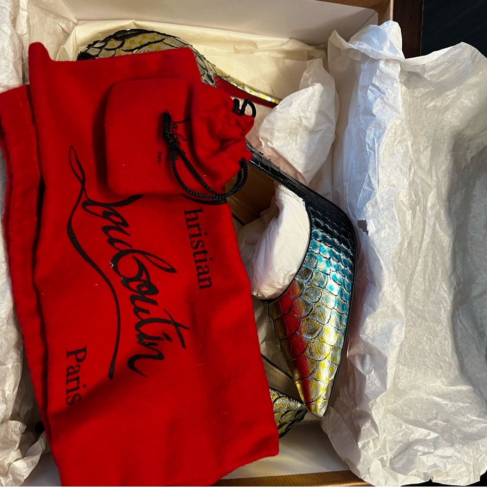 Christian Louboutin So Kate Python - Gem